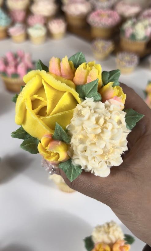 Floral Cupcake Masterclass Bundle – Learn to Pipe Stunning Buttercream – Cupcake Bazaar